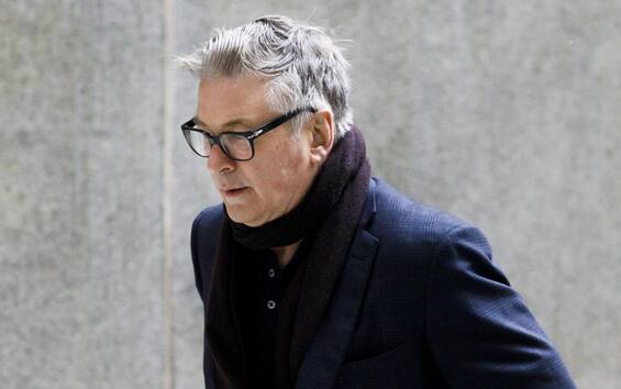 Alec Baldwin, three 'Rust' crew members are suing the actor - Italian Post Alec Baldwin, three 'Rust' crew members are suing the actor - Italian Post